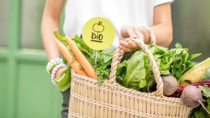 Ce cred românii despre agricultura bio? Prețuri prea mari și etichete ...